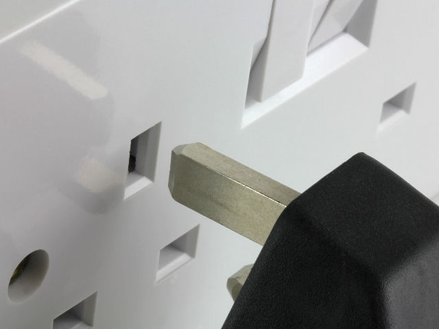 6 Signs Your Plug Socket Need Replacing | Electrician in Bristol